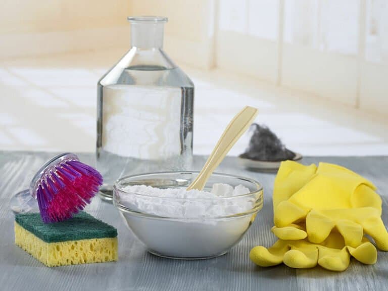 10 Best DIY Cabinet Cleaner Recipes to Make